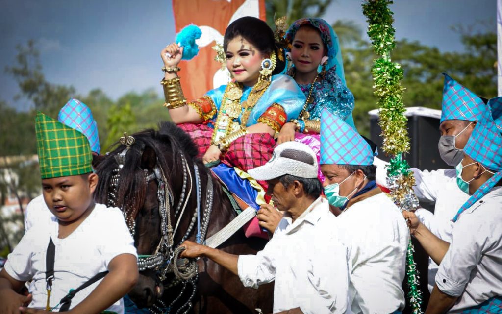 Tradisi Sayyang Pattu'du Suku Mandar, Atraksi Kuda Menari saat Khataman ...