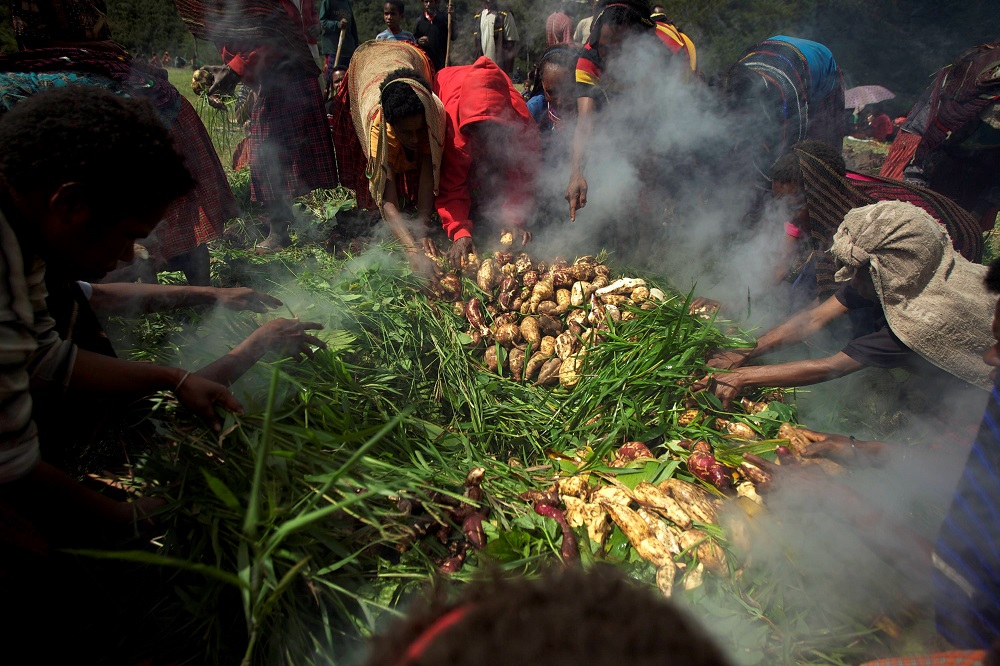 Bakar Batu, Bahasa Sunyi Kebersamaan di Tanah Papua